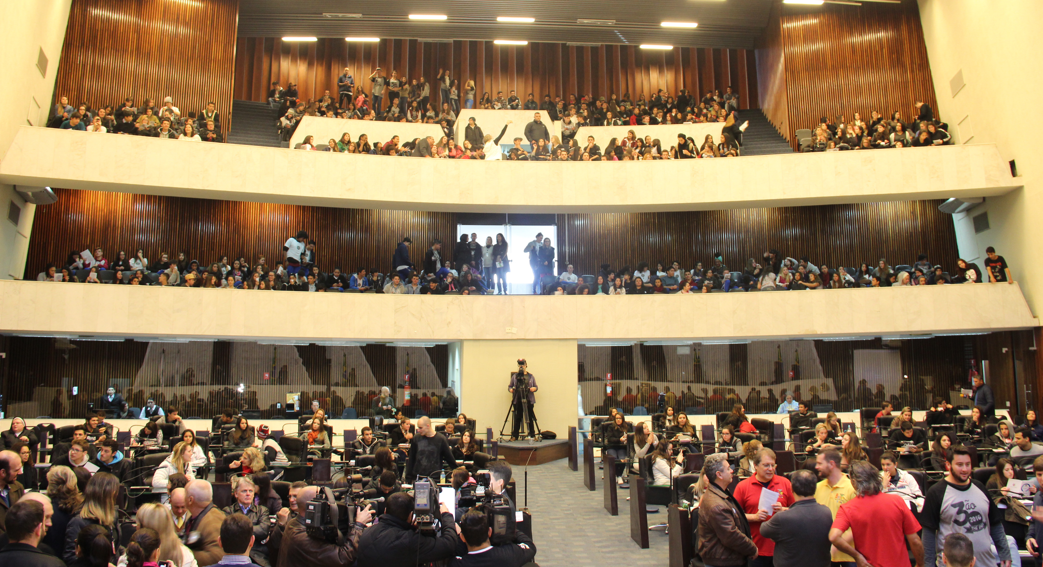 Assembleia Legislativa do Paraná recebe alunos para aulão do Enem ... Assembleia Legislativa do Paraná recebe alunos para aulão do Enem ...