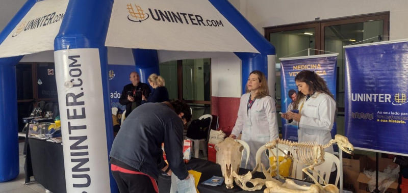 Uninter apresenta mercado de trabalho em feira de profissões | UNINTER NOTÍCIAS